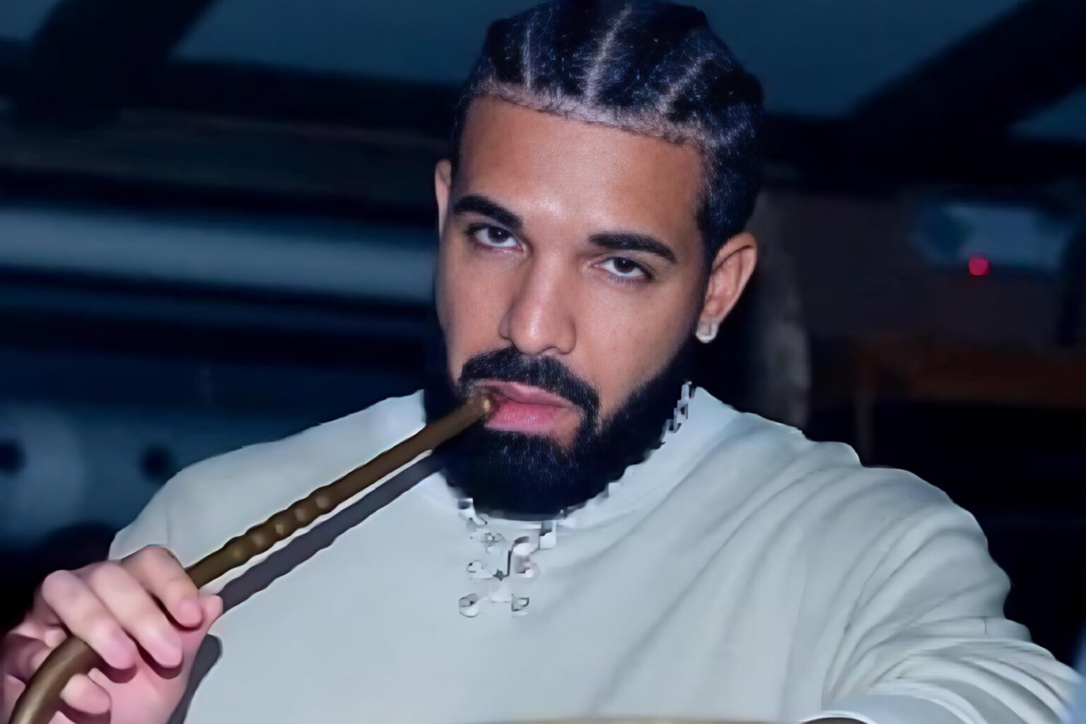 Drake Shows Off Chiseled Six-Pack Abs in New Shirtless Selfie ...