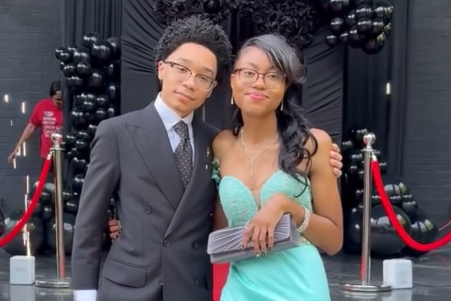 Major Harris Heads to Prom in Style with the Whole Harris Family ...